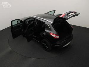 Black Nissan Qashqai 2017 in Vilnius, with an engine capacity of 1.60 L and mileage of 186 thousand km for 12199 €, photo 13 on AUTOMOTO.COM.LV