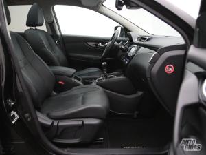 Black Nissan Qashqai 2017 in Vilnius, with an engine capacity of 1.60 L and mileage of 186 thousand km for 12199 €, photo 14 on AUTOMOTO.COM.LV