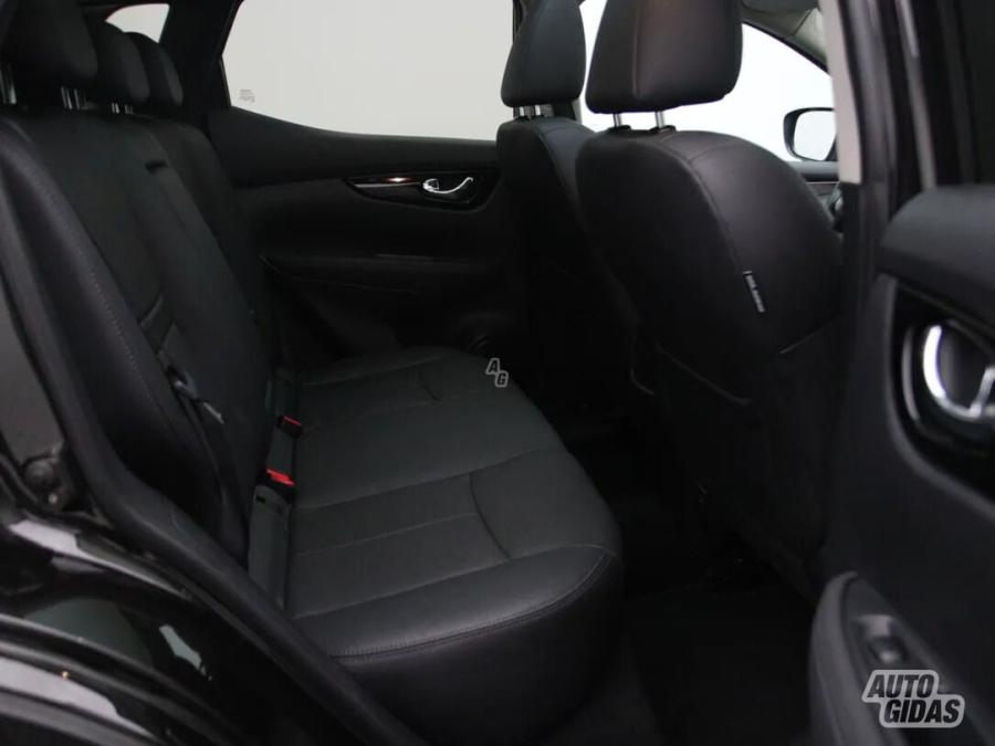 Black Nissan Qashqai 2017 in Vilnius, with an engine capacity of 1.60 L and mileage of 186 thousand km for 12199 €, photo 15 on AUTOMOTO.COM.LV