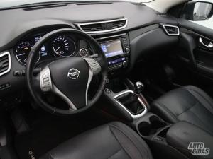 Black Nissan Qashqai 2017 in Vilnius, with an engine capacity of 1.60 L and mileage of 186 thousand km for 12199 €, photo 16 on AUTOMOTO.COM.LV