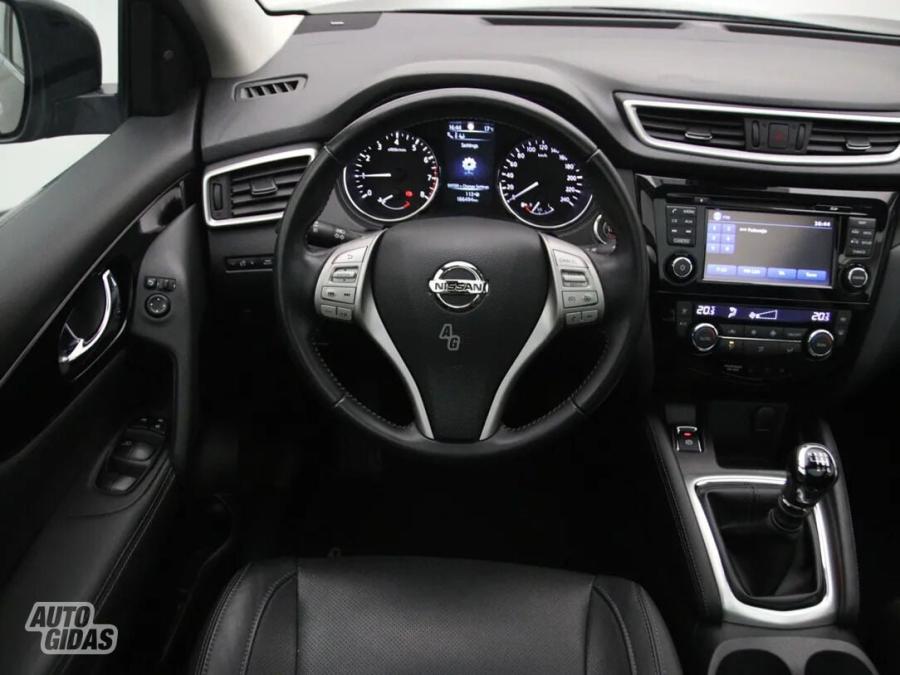 Black Nissan Qashqai 2017 in Vilnius, with an engine capacity of 1.60 L and mileage of 186 thousand km for 12199 €, photo 17 on AUTOMOTO.COM.LV