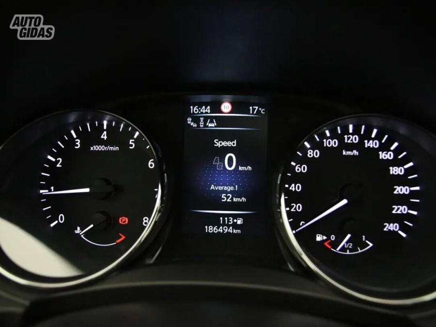 Black Nissan Qashqai 2017 in Vilnius, with an engine capacity of 1.60 L and mileage of 186 thousand km for 12199 €, photo 19 on AUTOMOTO.COM.LV
