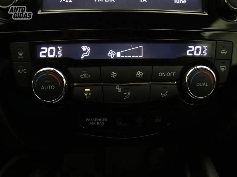 Black Nissan Qashqai 2017 in Vilnius, with an engine capacity of 1.60 L and mileage of 186 thousand km for 12199 €, photo 20 on AUTOMOTO.COM.LV