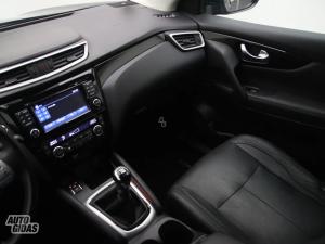 Black Nissan Qashqai 2017 in Vilnius, with an engine capacity of 1.60 L and mileage of 186 thousand km for 12199 €, photo 21 on AUTOMOTO.COM.LV