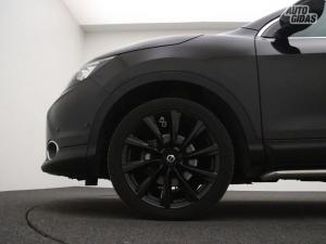Black Nissan Qashqai 2017 in Vilnius, with an engine capacity of 1.60 L and mileage of 186 thousand km for 12199 €, photo 28 on AUTOMOTO.COM.LV