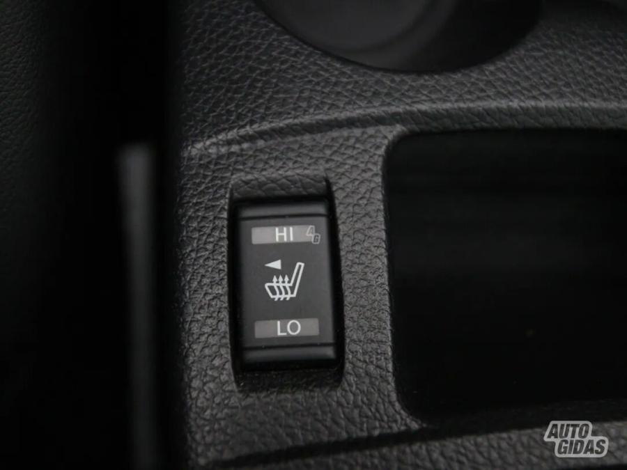 Black Nissan Qashqai 2017 in Vilnius, with an engine capacity of 1.60 L and mileage of 186 thousand km for 12199 €, photo 29 on AUTOMOTO.COM.LV