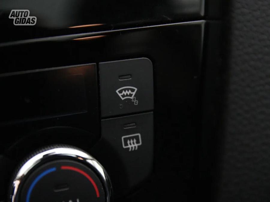 Black Nissan Qashqai 2017 in Vilnius, with an engine capacity of 1.60 L and mileage of 186 thousand km for 12199 €, photo 31 on AUTOMOTO.COM.LV