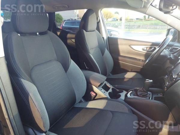 Black Nissan Qashqai 2017 in Daugavpils, with an engine capacity of 1.60 L and mileage of 156 thousand km for 12100 €, photo 8 on AUTOMOTO.COM.LV