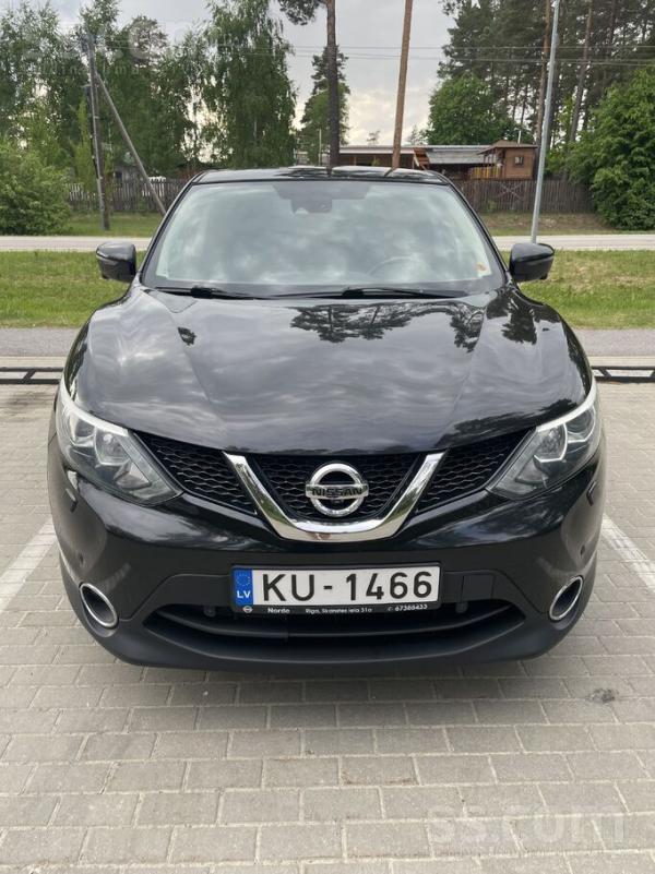 Black Nissan Qashqai 2017 in Riga, with an engine capacity of 1.20 L and mileage of 150 thousand km for 9000 €, photo 1 on AUTOMOTO.COM.LV