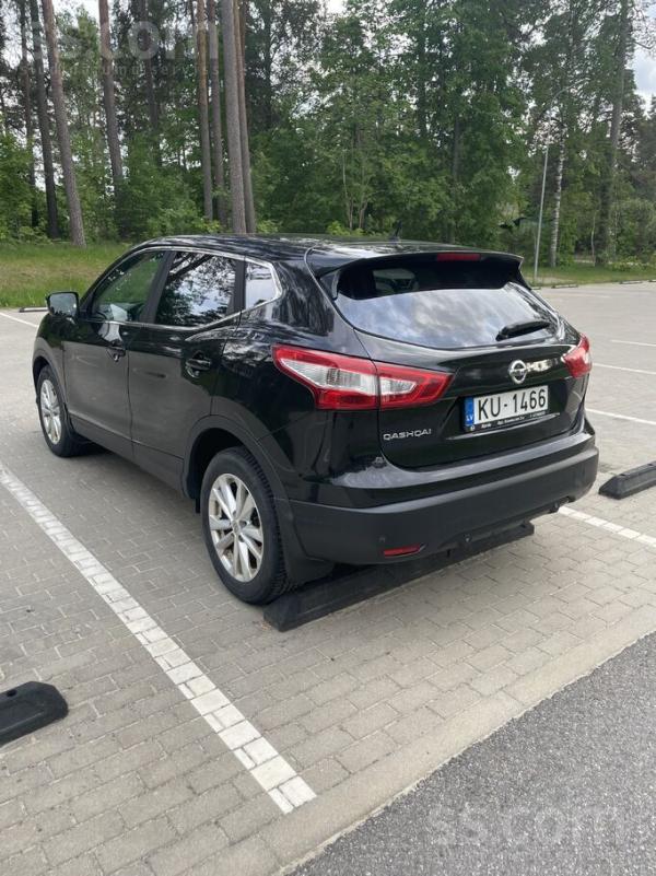Black Nissan Qashqai 2017 in Riga, with an engine capacity of 1.20 L and mileage of 150 thousand km for 9000 €, photo 4 on AUTOMOTO.COM.LV