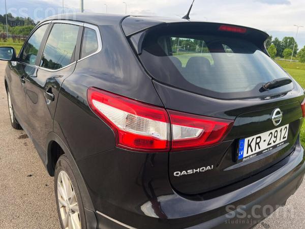Black Nissan Qashqai 2017 in Riga, with an engine capacity of 1.20 L and mileage of 252 thousand km for 8600 €, photo 3 on AUTOMOTO.COM.LV