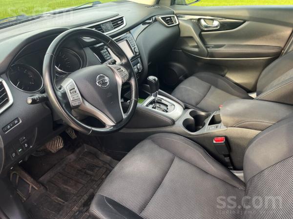 Black Nissan Qashqai 2017 in Riga, with an engine capacity of 1.20 L and mileage of 252 thousand km for 8600 €, photo 6 on AUTOMOTO.COM.LV