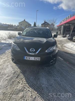 Black Nissan Qashqai 2017 in Jelgava, with an engine capacity of 1.20 L and mileage of 123 thousand km for 12190 €, photo  on AUTOMOTO.COM.LV
