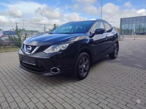 Black Nissan Qashqai 2017 in Siauliai, with an engine capacity of 1.60 L and mileage of 270 thousand km for 9200 €, photo 5 on AUTOMOTO.COM.LV
