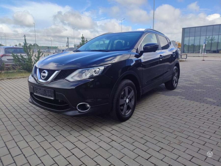 Black Nissan Qashqai 2017 in Siauliai, with an engine capacity of 1.60 L and mileage of 270 thousand km for 9200 €, photo 5 on AUTOMOTO.COM.LV