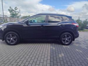 Black Nissan Qashqai 2017 in Siauliai, with an engine capacity of 1.60 L and mileage of 270 thousand km for 9200 €, photo 6 on AUTOMOTO.COM.LV