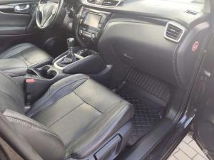 Black Nissan Qashqai 2017 in Siauliai, with an engine capacity of 1.60 L and mileage of 270 thousand km for 9200 €, photo 11 on AUTOMOTO.COM.LV
