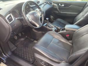 Black Nissan Qashqai 2017 in Siauliai, with an engine capacity of 1.60 L and mileage of 270 thousand km for 9200 €, photo 14 on AUTOMOTO.COM.LV