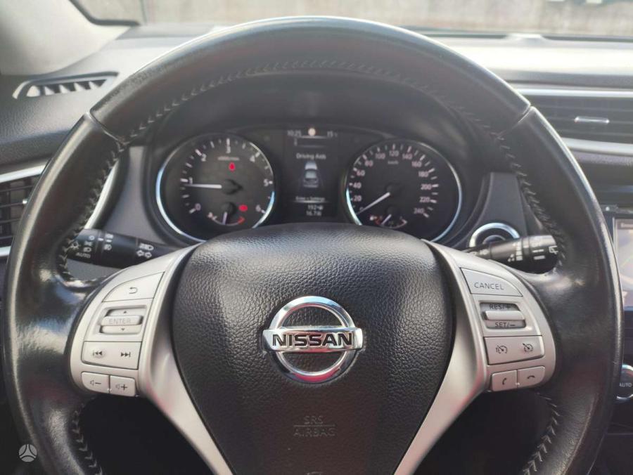 Black Nissan Qashqai 2017 in Siauliai, with an engine capacity of 1.60 L and mileage of 270 thousand km for 9200 €, photo 17 on AUTOMOTO.COM.LV