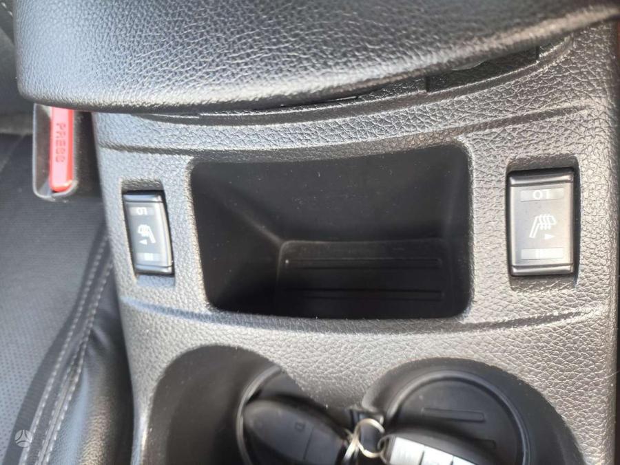 Black Nissan Qashqai 2017 in Siauliai, with an engine capacity of 1.60 L and mileage of 270 thousand km for 9200 €, photo 20 on AUTOMOTO.COM.LV