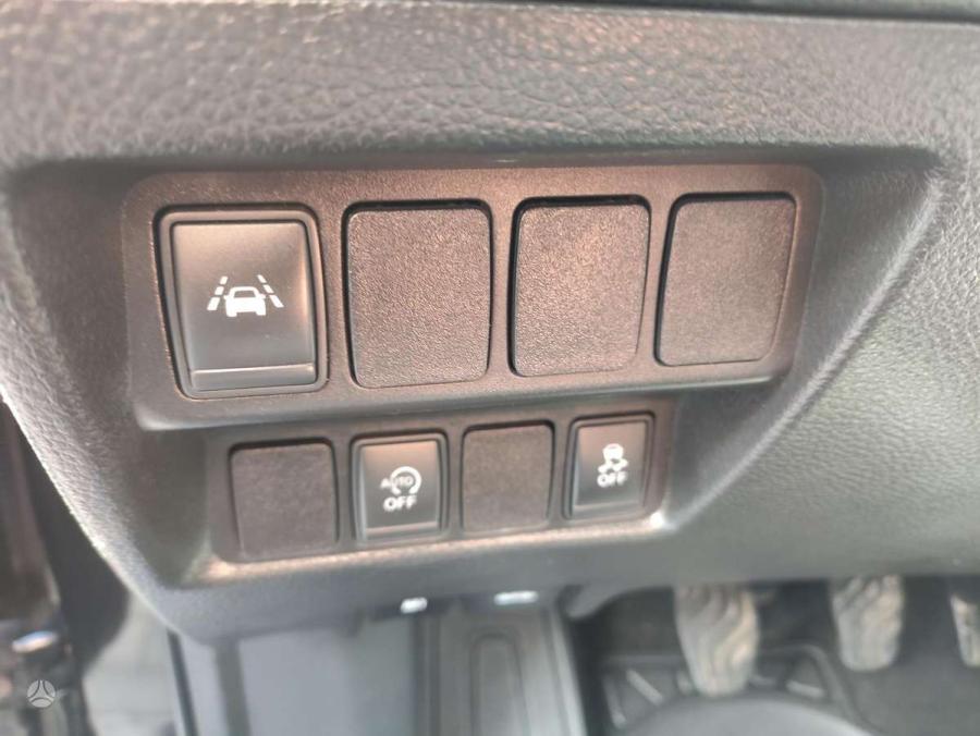 Black Nissan Qashqai 2017 in Siauliai, with an engine capacity of 1.60 L and mileage of 270 thousand km for 9200 €, photo 21 on AUTOMOTO.COM.LV
