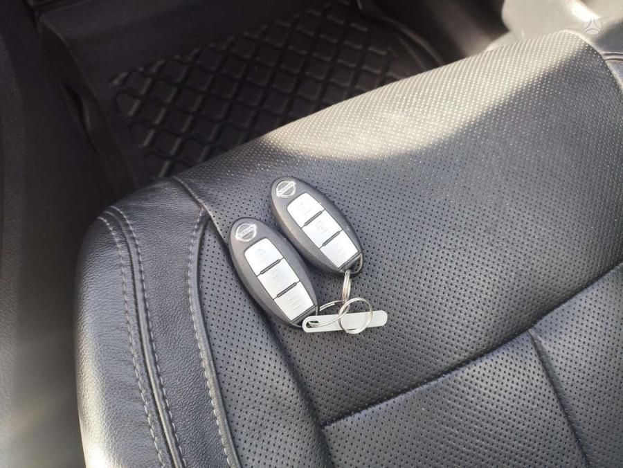 Black Nissan Qashqai 2017 in Siauliai, with an engine capacity of 1.60 L and mileage of 270 thousand km for 9200 €, photo 23 on AUTOMOTO.COM.LV