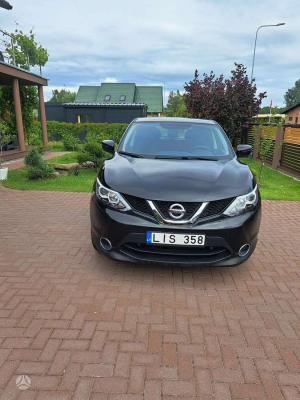 Black Nissan Qashqai 2017 in Druskininkai, with an engine capacity of 2.00 L and mileage of 52 thousand km for 10100 €, photo 3 on AUTOMOTO.COM.LV