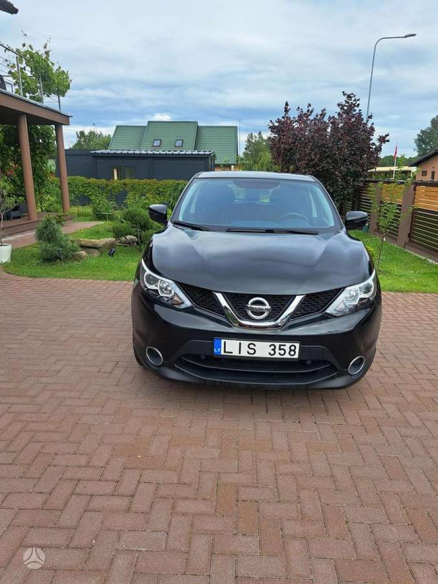 Black Nissan Qashqai 2017 in Druskininkai, with an engine capacity of 2.00 L and mileage of 52 thousand km for 10100 €, photo 3 on AUTOMOTO.COM.LV