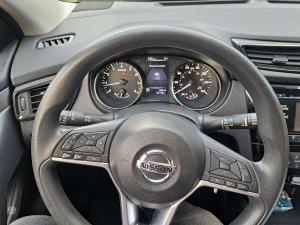 Black Nissan Qashqai 2017 in Druskininkai, with an engine capacity of 2.00 L and mileage of 52 thousand km for 10100 €, photo 7 on AUTOMOTO.COM.LV
