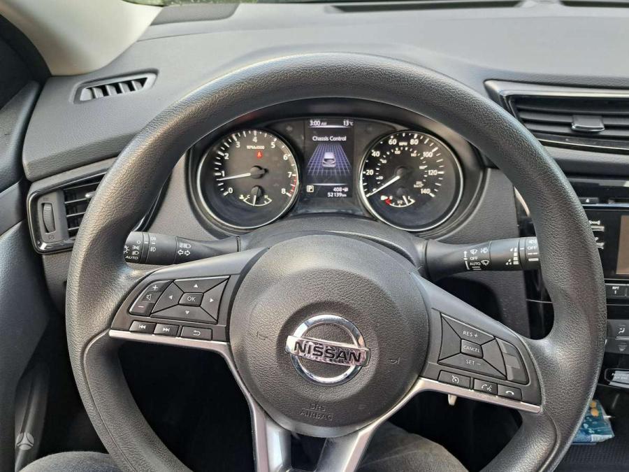 Black Nissan Qashqai 2017 in Druskininkai, with an engine capacity of 2.00 L and mileage of 52 thousand km for 10100 €, photo 7 on AUTOMOTO.COM.LV