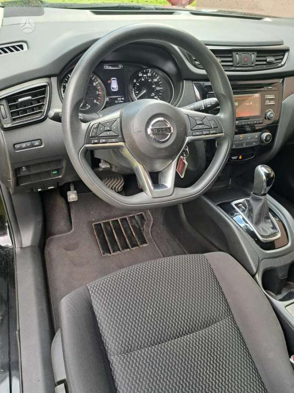 Black Nissan Qashqai 2017 in Druskininkai, with an engine capacity of 2.00 L and mileage of 52 thousand km for 10100 €, photo 7 on AUTOMOTO.COM.LV