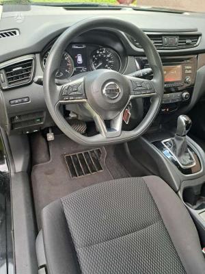 Black Nissan Qashqai 2017 in Druskininkai, with an engine capacity of 2.00 L and mileage of 52 thousand km for 10100 €, photo 8 on AUTOMOTO.COM.LV