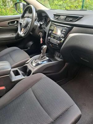 Black Nissan Qashqai 2017 in Druskininkai, with an engine capacity of 2.00 L and mileage of 52 thousand km for 10100 €, photo 9 on AUTOMOTO.COM.LV