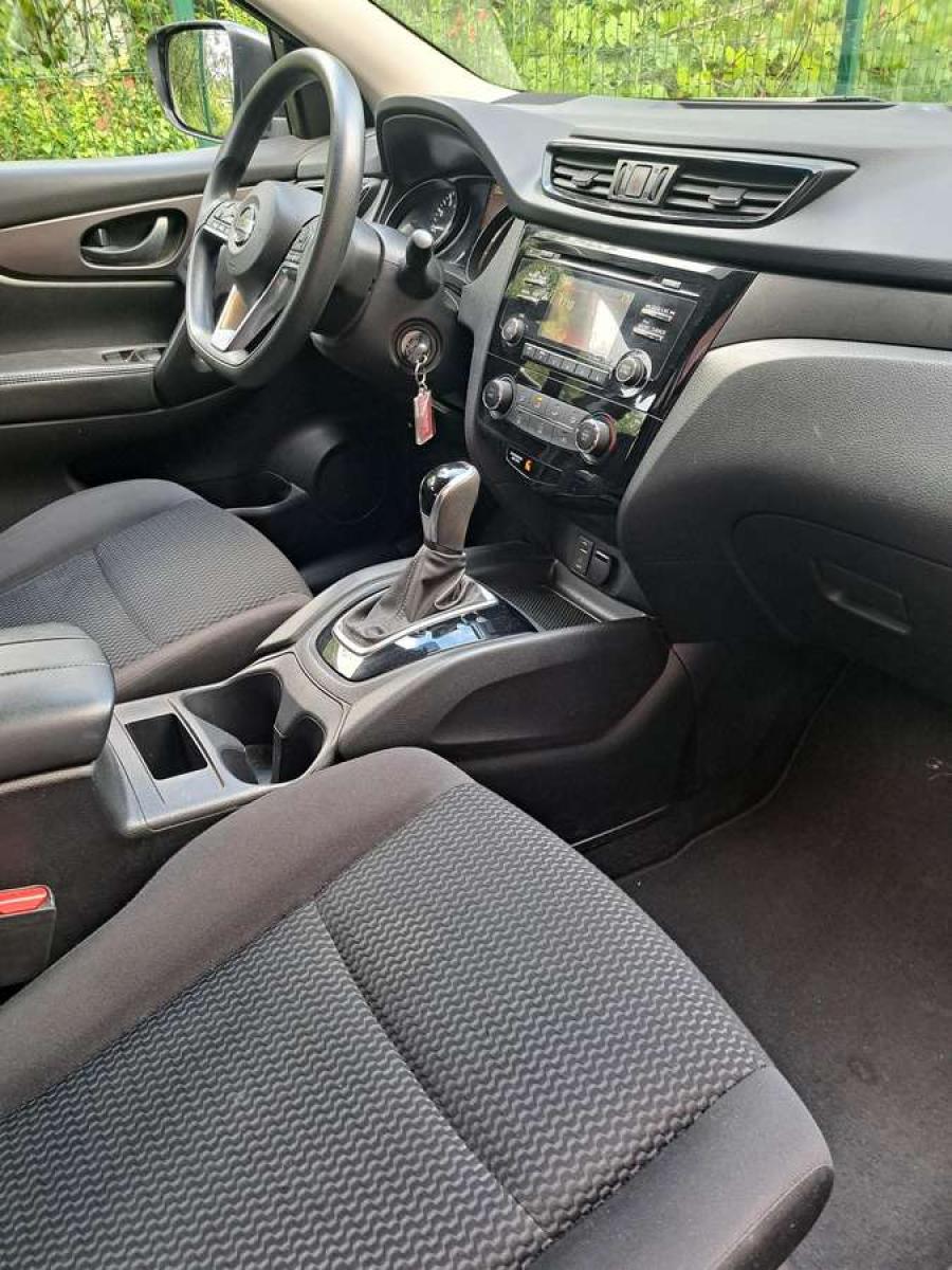 Black Nissan Qashqai 2017 in Druskininkai, with an engine capacity of 2.00 L and mileage of 52 thousand km for 10100 €, photo 9 on AUTOMOTO.COM.LV