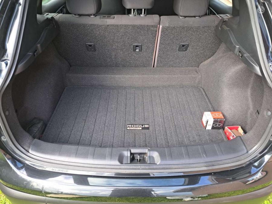 Black Nissan Qashqai 2017 in Druskininkai, with an engine capacity of 2.00 L and mileage of 52 thousand km for 10100 €, photo 10 on AUTOMOTO.COM.LV