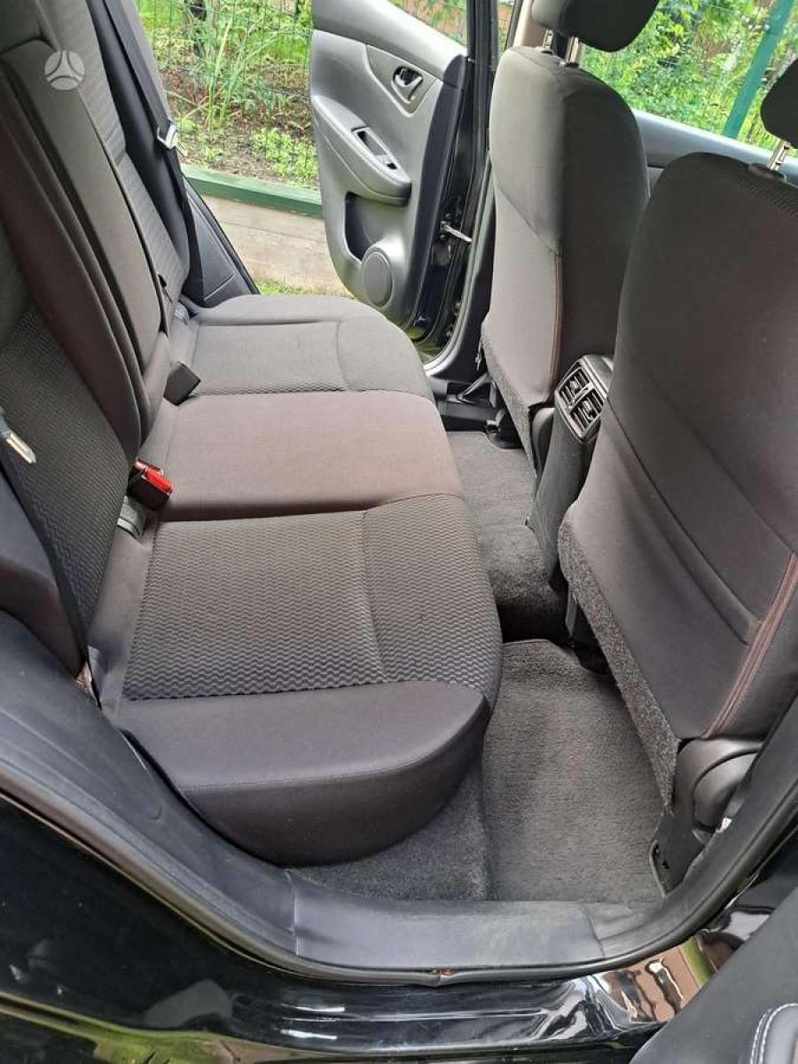 Black Nissan Qashqai 2017 in Druskininkai, with an engine capacity of 2.00 L and mileage of 52 thousand km for 10100 €, photo 11 on AUTOMOTO.COM.LV