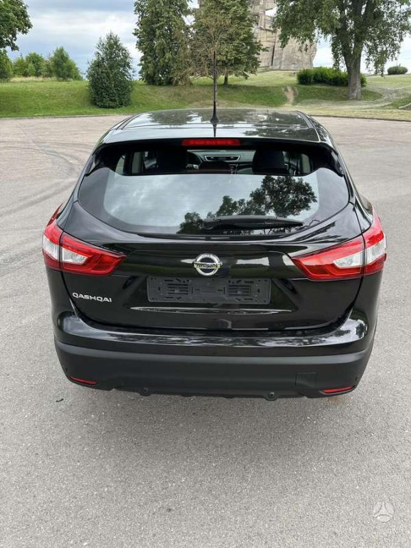 Black Nissan Qashqai 2017 in Kaunas, with an engine capacity of 1.46 L and mileage of 174 thousand km for 8550 €, photo 5 on AUTOMOTO.COM.LV
