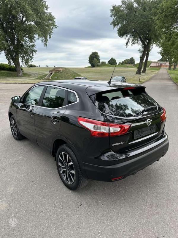 Black Nissan Qashqai 2017 in Kaunas, with an engine capacity of 1.46 L and mileage of 174 thousand km for 8550 €, photo 6 on AUTOMOTO.COM.LV