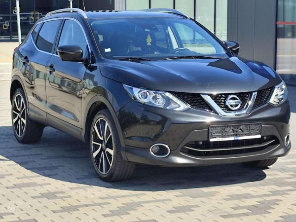 Black Nissan Qashqai 2017 in Siauliai, with an engine capacity of 1.50 L and mileage of 170 thousand km for 8800 €, photo 1 on AUTOMOTO.COM.LV