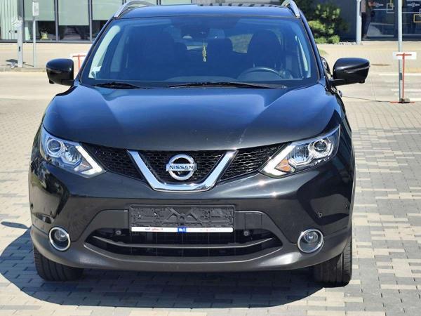 Black Nissan Qashqai 2017 in Siauliai, with an engine capacity of 1.50 L and mileage of 170 thousand km for 8800 €, photo 3 on AUTOMOTO.COM.LV