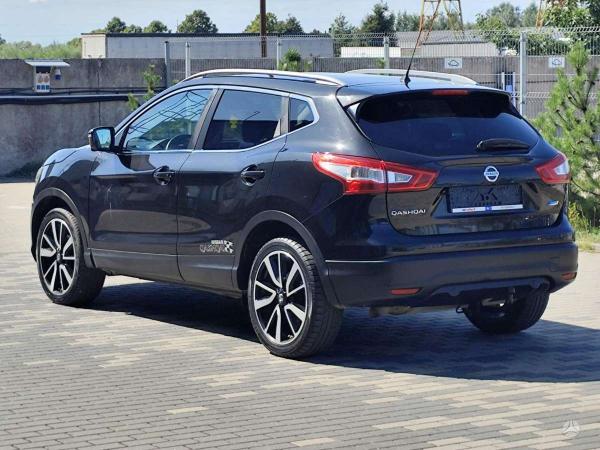 Black Nissan Qashqai 2017 in Siauliai, with an engine capacity of 1.50 L and mileage of 170 thousand km for 8800 €, photo 6 on AUTOMOTO.COM.LV