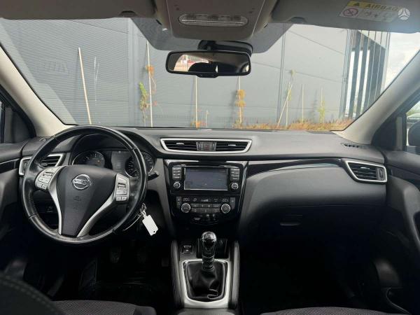 Black Nissan Qashqai 2017 in Vilnius, with an engine capacity of 1.46 L and mileage of 280 thousand km for 7999 €, photo 9 on AUTOMOTO.COM.LV