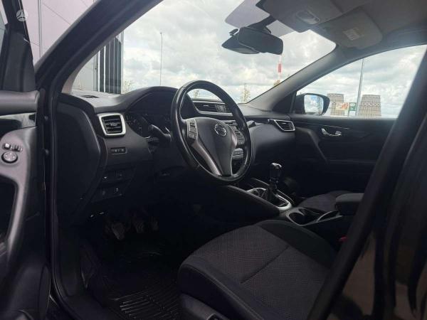 Black Nissan Qashqai 2017 in Vilnius, with an engine capacity of 1.46 L and mileage of 280 thousand km for 7999 €, photo 10 on AUTOMOTO.COM.LV