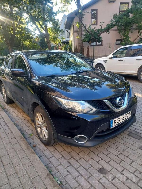 Nissan Qashqai 2017 in Riga on AUTOMOTO.COM.LV Black Nissan Qashqai 2017 in Riga, with an engine capacity of 1.20 L and mileage of 121 thousand km for 7400 €, photo 4 on AUTOMOTO.COM.LV