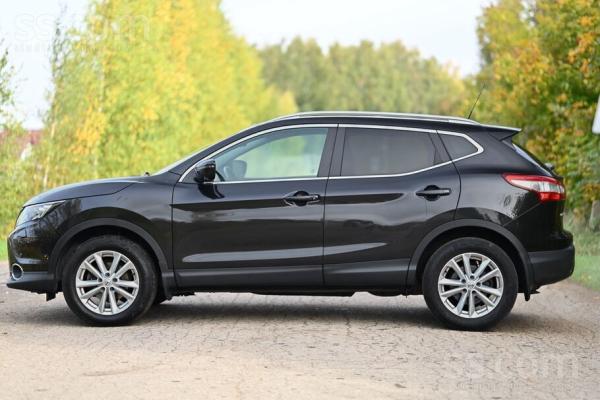 Black Nissan Qashqai 2017 in Dobele, with an engine capacity of 1.20 L and mileage of 111 thousand km for 8500 €, photo 6 on AUTOMOTO.COM.LV