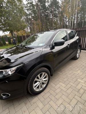 Black Nissan Qashqai 2017 in Riga, with an engine capacity of 1.20 L and mileage of 145 thousand km for 8300 €, photo 7 on AUTOMOTO.COM.LV