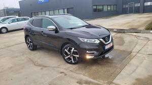 Black Nissan Qashqai 2018 in Siauliai, with an engine capacity of 1.60 L and mileage of 183 thousand km for 12700 €, photo  on AUTOMOTO.COM.LV