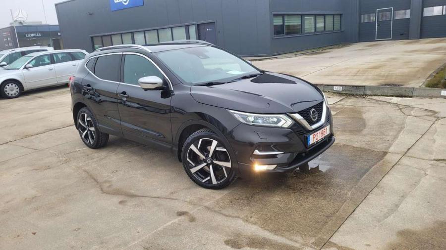 Melns Nissan Qashqai 2018 Šauļi, ar dzinēja tilpumu 1.60 L un nobraukumu 183 tūkst. km par 12700 €, foto 1 vietnē AUTOMOTO.COM.LV