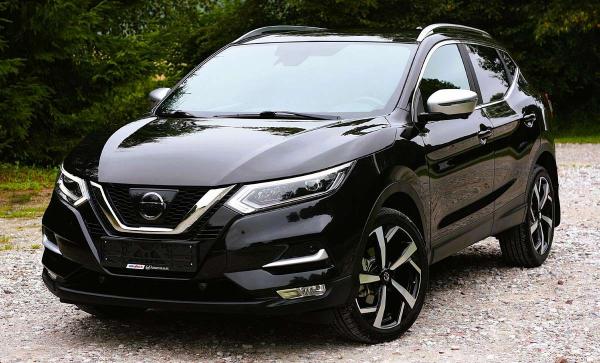 Black Nissan Qashqai 2018 in Kretinga, with an engine capacity of 1.20 L and mileage of 135 thousand km for 12999 €, photo 3 on AUTOMOTO.COM.LV