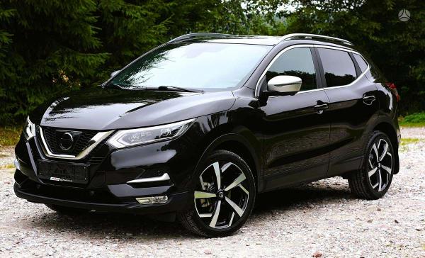 Black Nissan Qashqai 2018 in Kretinga, with an engine capacity of 1.20 L and mileage of 135 thousand km for 12999 €, photo 4 on AUTOMOTO.COM.LV